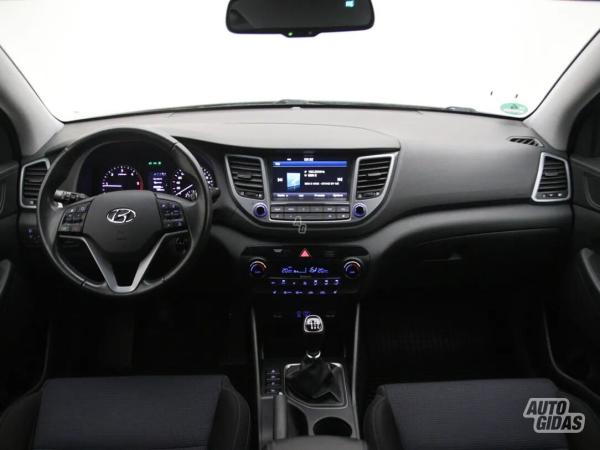Black Hyundai Tucson 2016 in Vilnius, with an engine capacity of 1.70 L and mileage of 169 thousand km for 12499 €, photo 2 on AUTOMOTO.COM.LV