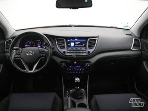 Black Hyundai Tucson 2016 in Vilnius, with an engine capacity of 1.70 L and mileage of 169 thousand km for 12499 €, photo 3 on AUTOMOTO.COM.LV
