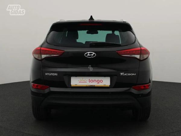 Black Hyundai Tucson 2016 in Vilnius, with an engine capacity of 1.70 L and mileage of 169 thousand km for 12499 €, photo 5 on AUTOMOTO.COM.LV
