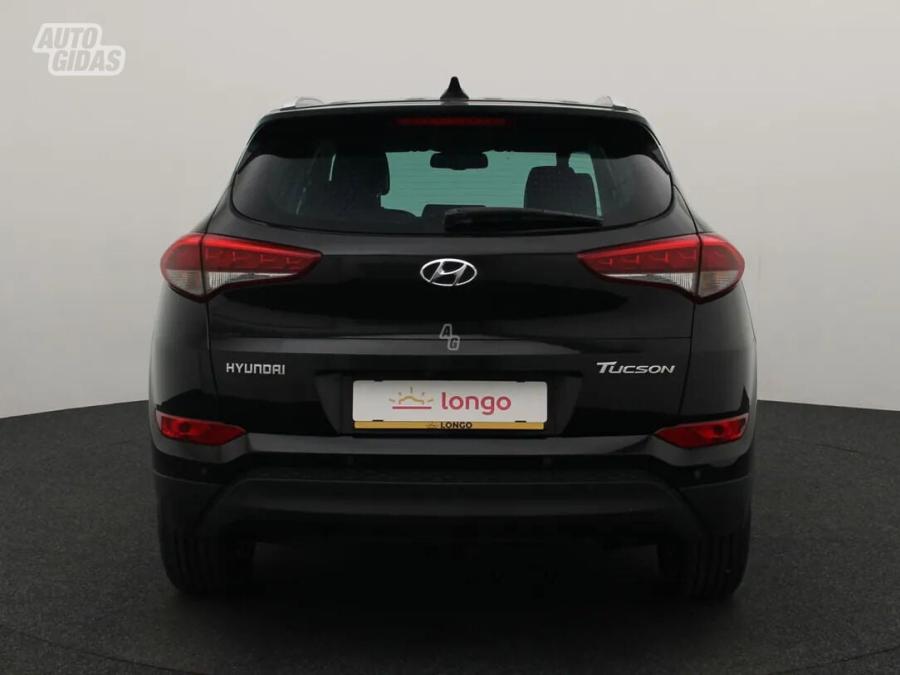 Black Hyundai Tucson 2016 in Vilnius, with an engine capacity of 1.70 L and mileage of 169 thousand km for 12499 €, photo 6 on AUTOMOTO.COM.LV