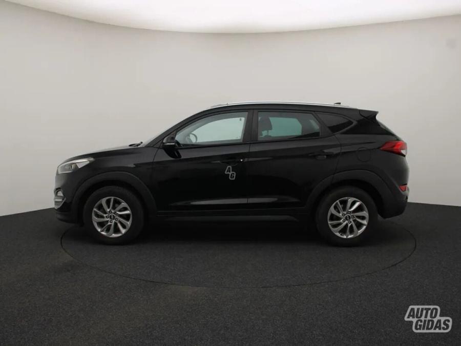 Black Hyundai Tucson 2016 in Vilnius, with an engine capacity of 1.70 L and mileage of 169 thousand km for 12499 €, photo 7 on AUTOMOTO.COM.LV