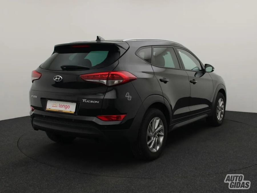 Black Hyundai Tucson 2016 in Vilnius, with an engine capacity of 1.70 L and mileage of 169 thousand km for 12499 €, photo 9 on AUTOMOTO.COM.LV