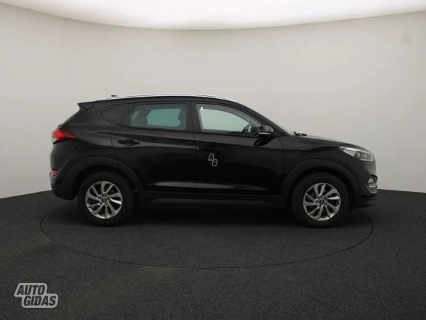 Black Hyundai Tucson 2016 in Vilnius, with an engine capacity of 1.70 L and mileage of 169 thousand km for 12499 €, photo 9 on AUTOMOTO.COM.LV
