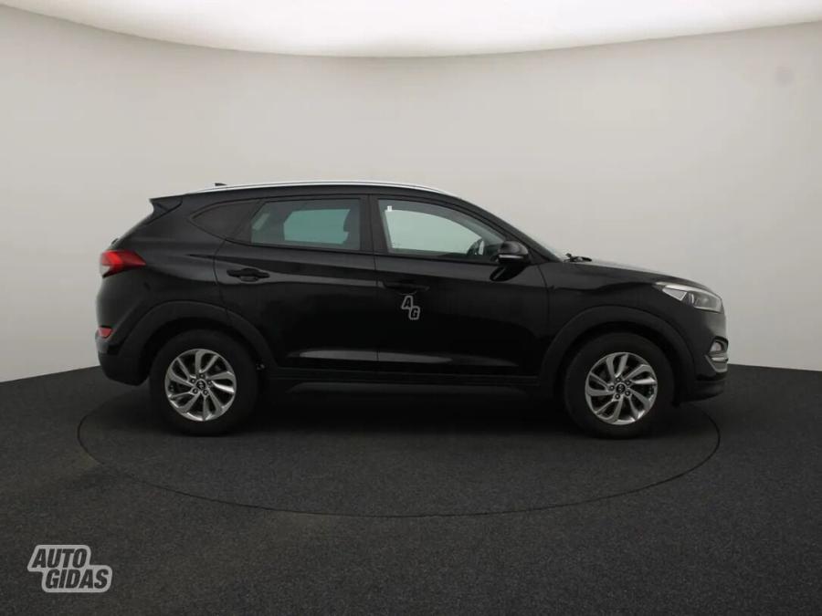 Black Hyundai Tucson 2016 in Vilnius, with an engine capacity of 1.70 L and mileage of 169 thousand km for 12499 €, photo 10 on AUTOMOTO.COM.LV