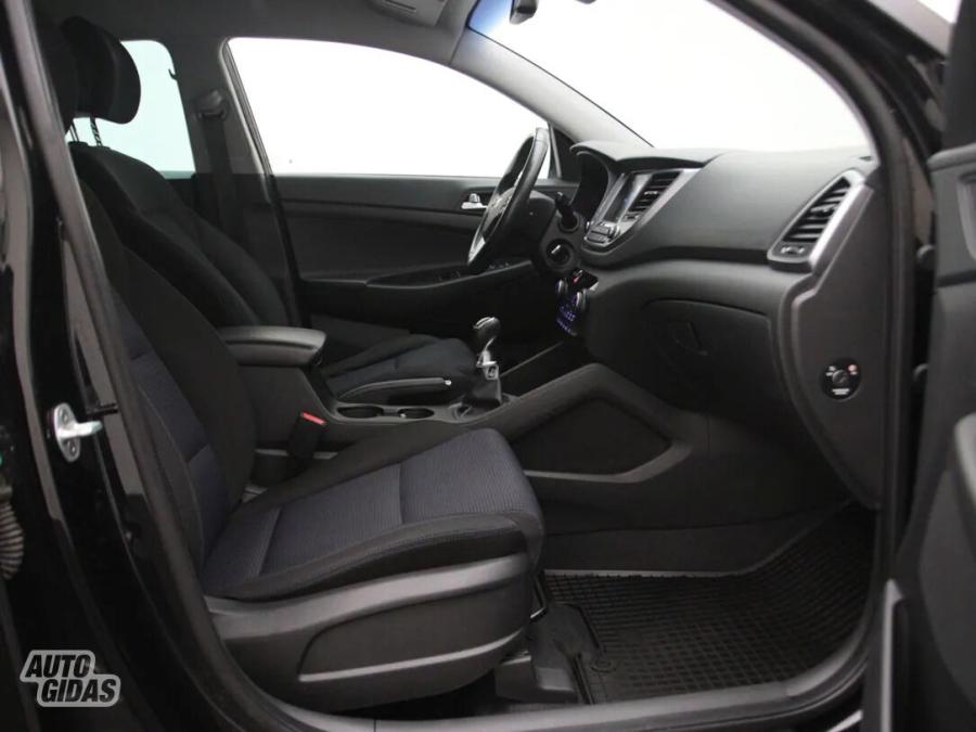 Black Hyundai Tucson 2016 in Vilnius, with an engine capacity of 1.70 L and mileage of 169 thousand km for 12499 €, photo 15 on AUTOMOTO.COM.LV