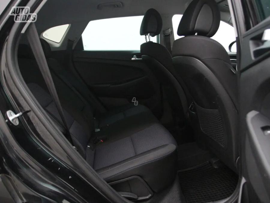 Black Hyundai Tucson 2016 in Vilnius, with an engine capacity of 1.70 L and mileage of 169 thousand km for 12499 €, photo 16 on AUTOMOTO.COM.LV
