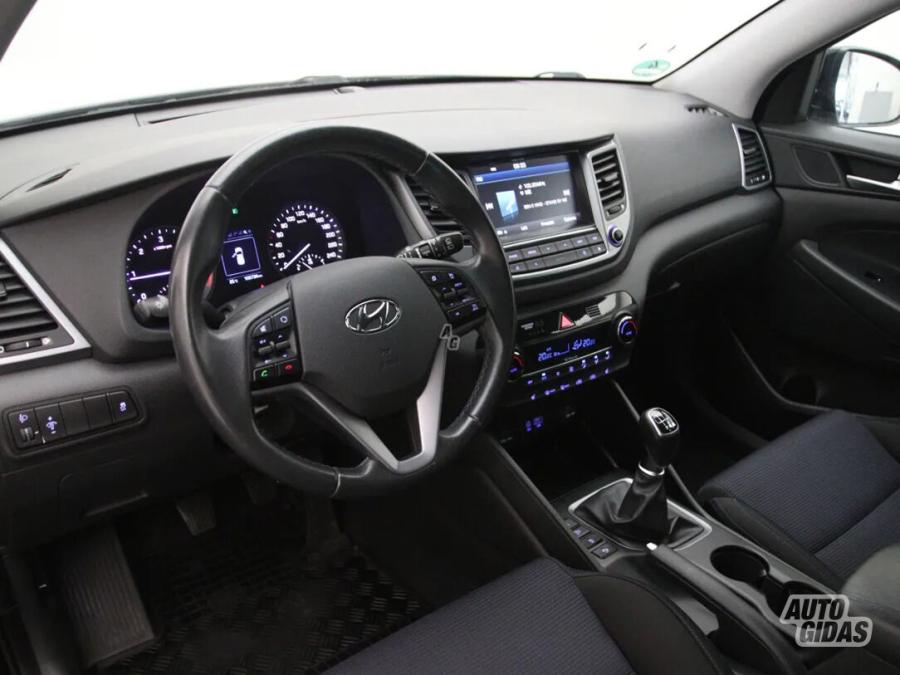 Black Hyundai Tucson 2016 in Vilnius, with an engine capacity of 1.70 L and mileage of 169 thousand km for 12499 €, photo 17 on AUTOMOTO.COM.LV