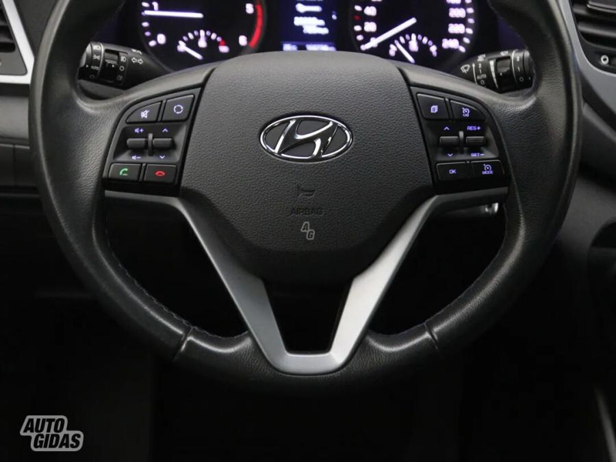Black Hyundai Tucson 2016 in Vilnius, with an engine capacity of 1.70 L and mileage of 169 thousand km for 12499 €, photo 19 on AUTOMOTO.COM.LV