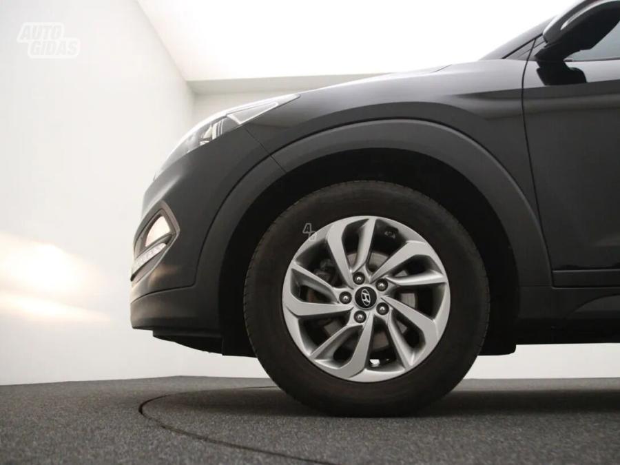 Black Hyundai Tucson 2016 in Vilnius, with an engine capacity of 1.70 L and mileage of 169 thousand km for 12499 €, photo 28 on AUTOMOTO.COM.LV