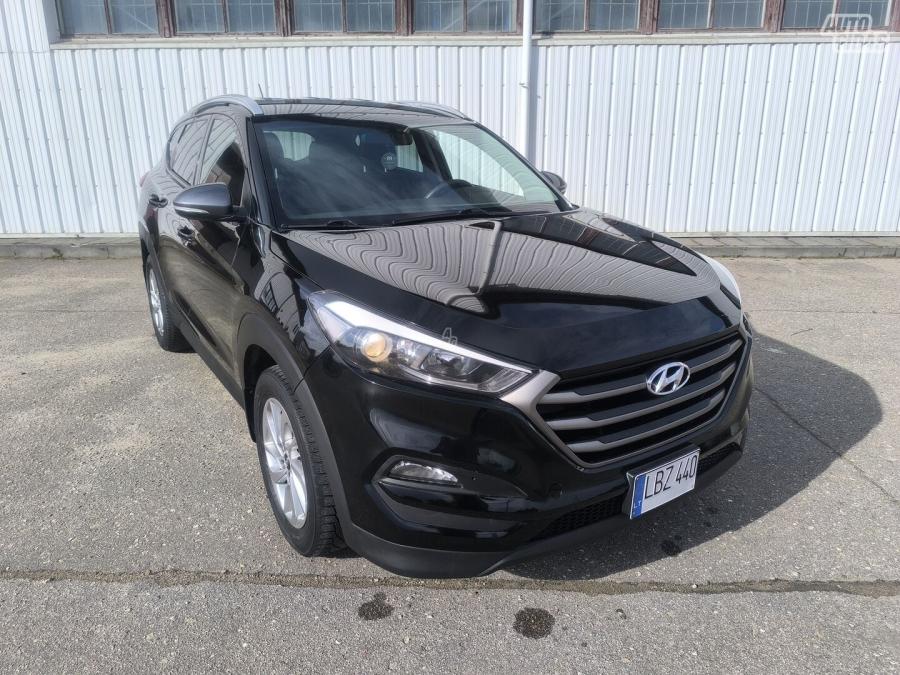 Black Hyundai Tucson 2016 in Radviliskis, with an engine capacity of 2.00 L and mileage of 163 thousand km for 10950 €, photo 1 on AUTOMOTO.COM.LV