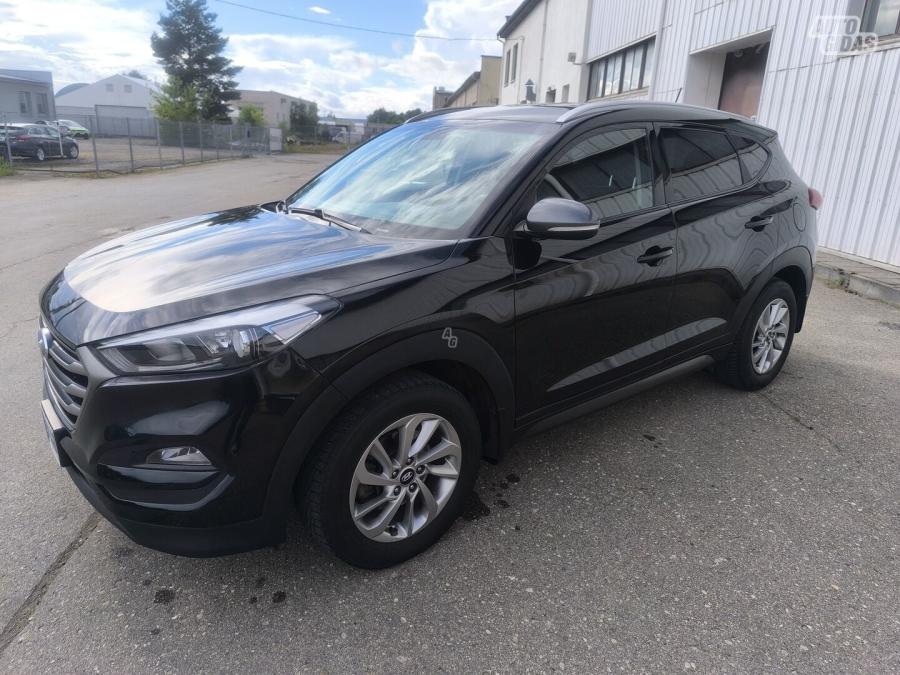 Black Hyundai Tucson 2016 in Radviliskis, with an engine capacity of 2.00 L and mileage of 163 thousand km for 10950 €, photo 4 on AUTOMOTO.COM.LV
