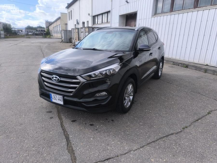 Black Hyundai Tucson 2016 in Radviliskis, with an engine capacity of 2.00 L and mileage of 163 thousand km for 10950 €, photo 5 on AUTOMOTO.COM.LV