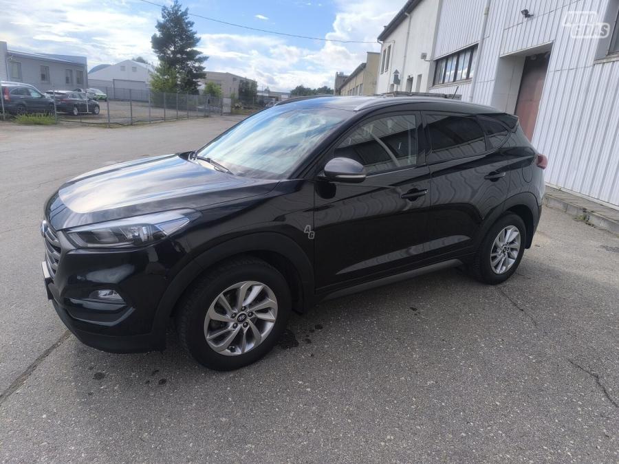 Black Hyundai Tucson 2016 in Radviliskis, with an engine capacity of 2.00 L and mileage of 163 thousand km for 10950 €, photo 6 on AUTOMOTO.COM.LV