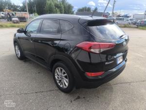 Black Hyundai Tucson 2016 in Radviliskis, with an engine capacity of 2.00 L and mileage of 163 thousand km for 10950 €, photo 7 on AUTOMOTO.COM.LV
