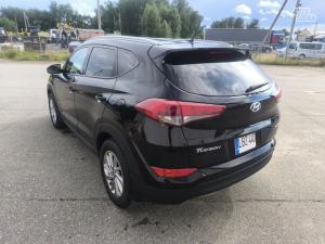 Black Hyundai Tucson 2016 in Radviliskis, with an engine capacity of 2.00 L and mileage of 163 thousand km for 10950 €, photo 8 on AUTOMOTO.COM.LV