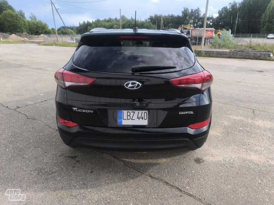 Black Hyundai Tucson 2016 in Radviliskis, with an engine capacity of 2.00 L and mileage of 163 thousand km for 10950 €, photo 9 on AUTOMOTO.COM.LV