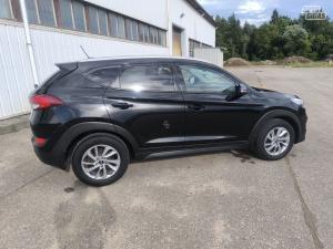 Black Hyundai Tucson 2016 in Radviliskis, with an engine capacity of 2.00 L and mileage of 163 thousand km for 10950 €, photo 11 on AUTOMOTO.COM.LV