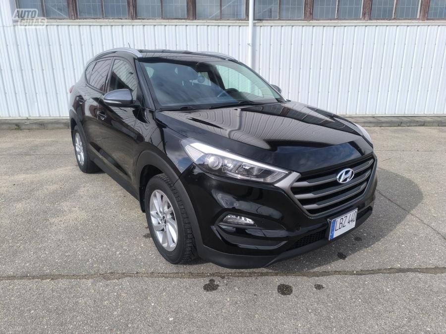 Black Hyundai Tucson 2016 in Radviliskis, with an engine capacity of 2.00 L and mileage of 163 thousand km for 10950 €, photo 13 on AUTOMOTO.COM.LV