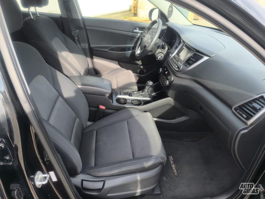 Black Hyundai Tucson 2016 in Radviliskis, with an engine capacity of 2.00 L and mileage of 163 thousand km for 10950 €, photo 16 on AUTOMOTO.COM.LV