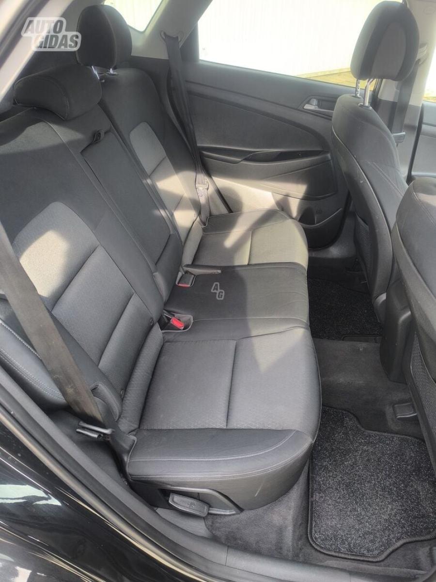 Black Hyundai Tucson 2016 in Radviliskis, with an engine capacity of 2.00 L and mileage of 163 thousand km for 10950 €, photo 17 on AUTOMOTO.COM.LV