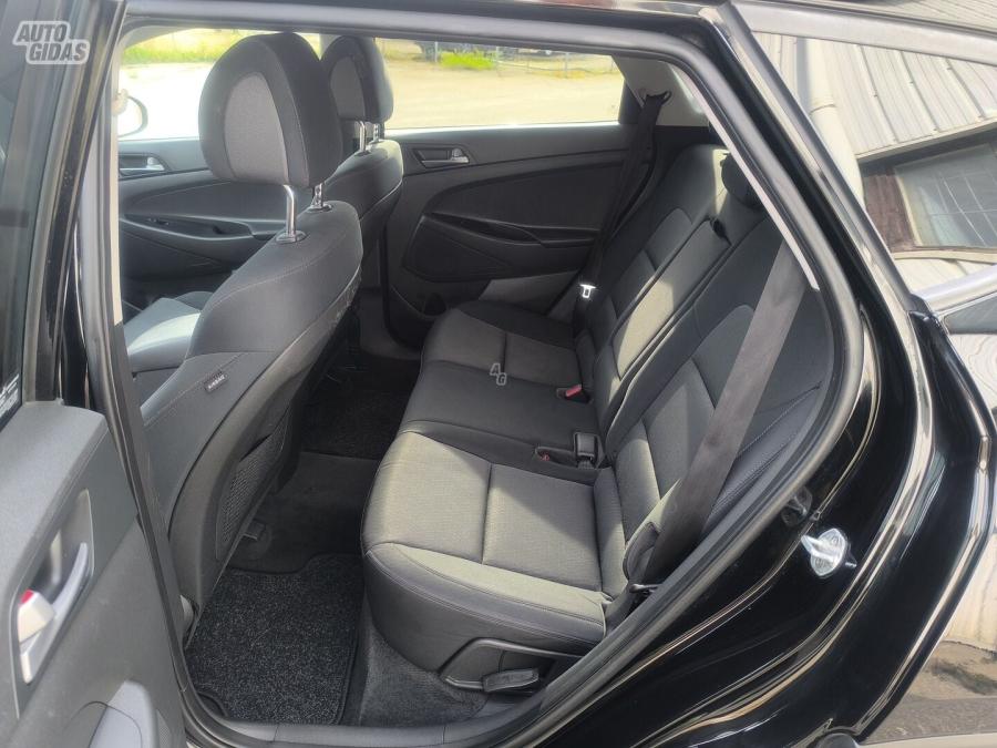 Black Hyundai Tucson 2016 in Radviliskis, with an engine capacity of 2.00 L and mileage of 163 thousand km for 10950 €, photo 18 on AUTOMOTO.COM.LV