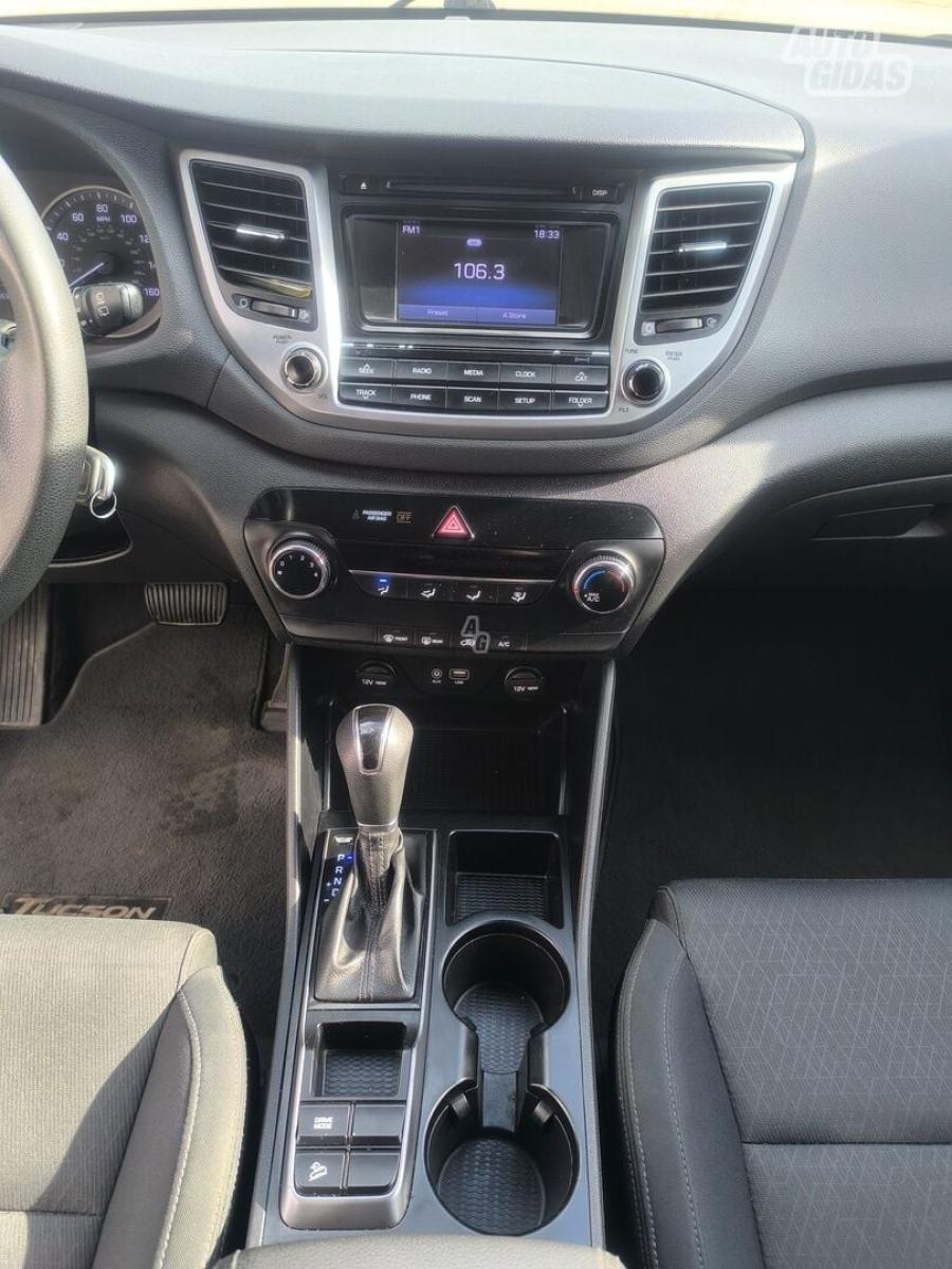 Black Hyundai Tucson 2016 in Radviliskis, with an engine capacity of 2.00 L and mileage of 163 thousand km for 10950 €, photo 21 on AUTOMOTO.COM.LV