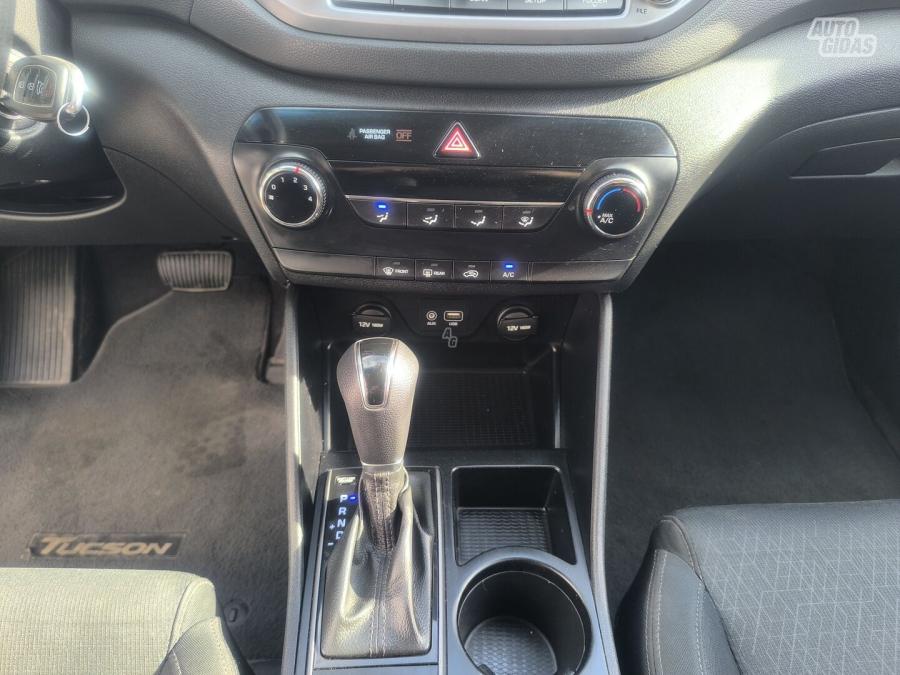 Black Hyundai Tucson 2016 in Radviliskis, with an engine capacity of 2.00 L and mileage of 163 thousand km for 10950 €, photo 22 on AUTOMOTO.COM.LV