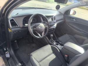 Black Hyundai Tucson 2016 in Radviliskis, with an engine capacity of 2.00 L and mileage of 163 thousand km for 10950 €, photo 25 on AUTOMOTO.COM.LV