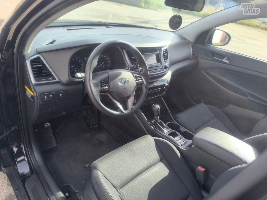 Black Hyundai Tucson 2016 in Radviliskis, with an engine capacity of 2.00 L and mileage of 163 thousand km for 10950 €, photo 25 on AUTOMOTO.COM.LV
