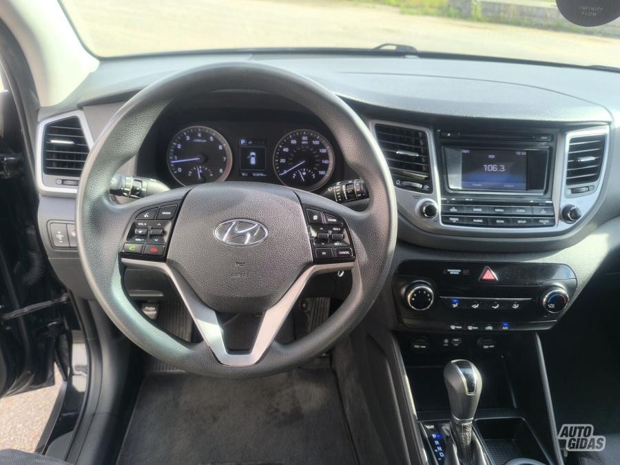 Black Hyundai Tucson 2016 in Radviliskis, with an engine capacity of 2.00 L and mileage of 163 thousand km for 10950 €, photo 27 on AUTOMOTO.COM.LV