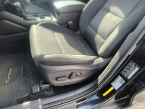 Black Hyundai Tucson 2016 in Radviliskis, with an engine capacity of 2.00 L and mileage of 163 thousand km for 10950 €, photo 31 on AUTOMOTO.COM.LV