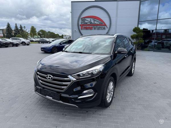 Black Hyundai Tucson 2016 in Telschi, with an engine capacity of 1.69 L and mileage of 203 thousand km for 9800 €, photo 1 on AUTOMOTO.COM.LV