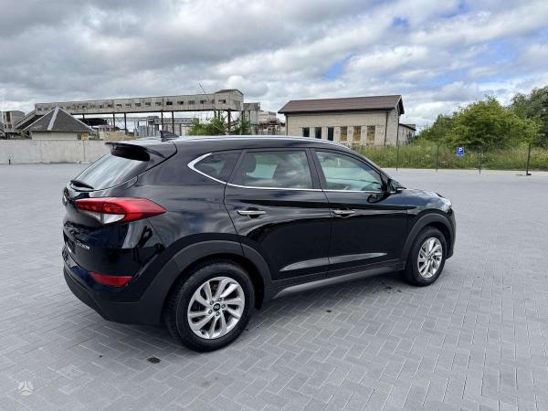 Black Hyundai Tucson 2016 in Telschi, with an engine capacity of 1.69 L and mileage of 203 thousand km for 9800 €, photo 7 on AUTOMOTO.COM.LV