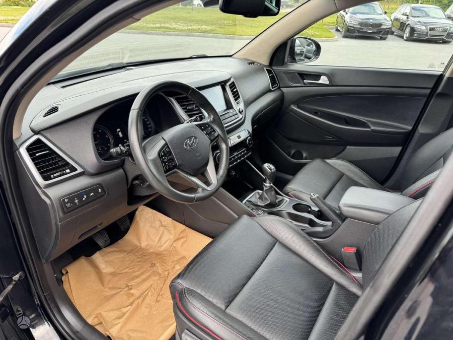 Melns Hyundai Tucson 2016 Telšiai, ar dzinēja tilpumu 1.69 L un nobraukumu 203 tūkst. km par 9800 €, foto 17 vietnē AUTOMOTO.COM.LV