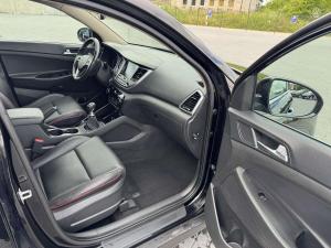 Melns Hyundai Tucson 2016 Telšiai, ar dzinēja tilpumu 1.69 L un nobraukumu 203 tūkst. km par 9800 €, foto 22 vietnē AUTOMOTO.COM.LV
