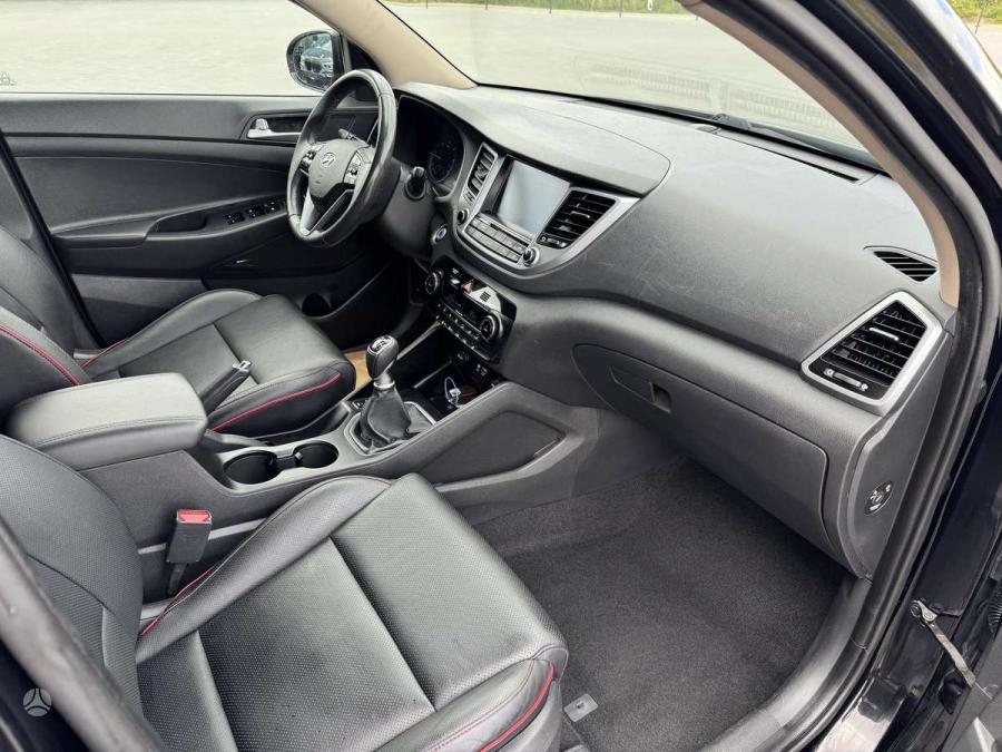 Melns Hyundai Tucson 2016 Telšiai, ar dzinēja tilpumu 1.69 L un nobraukumu 203 tūkst. km par 9800 €, foto 23 vietnē AUTOMOTO.COM.LV