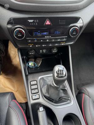 Melns Hyundai Tucson 2016 Telšiai, ar dzinēja tilpumu 1.69 L un nobraukumu 203 tūkst. km par 9800 €, foto 29 vietnē AUTOMOTO.COM.LV