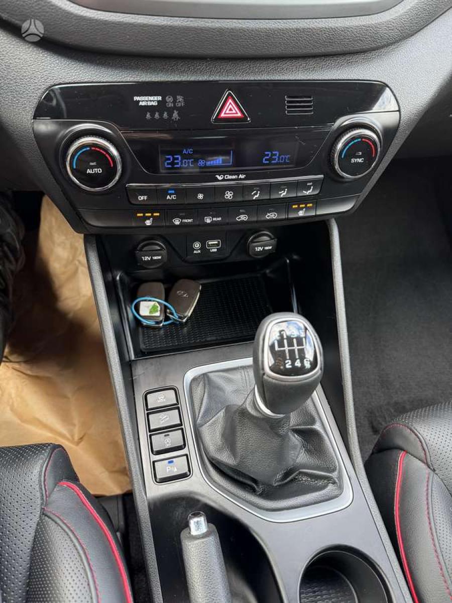 Melns Hyundai Tucson 2016 Telšiai, ar dzinēja tilpumu 1.69 L un nobraukumu 203 tūkst. km par 9800 €, foto 29 vietnē AUTOMOTO.COM.LV