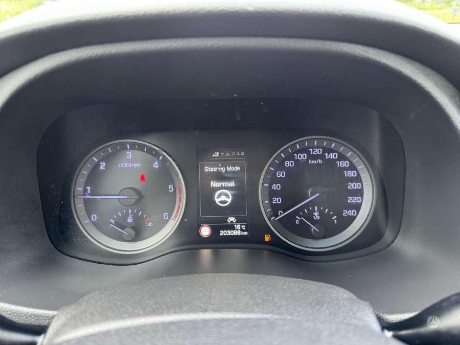 Melns Hyundai Tucson 2016 Telšiai, ar dzinēja tilpumu 1.69 L un nobraukumu 203 tūkst. km par 9800 €, foto 40 vietnē AUTOMOTO.COM.LV
