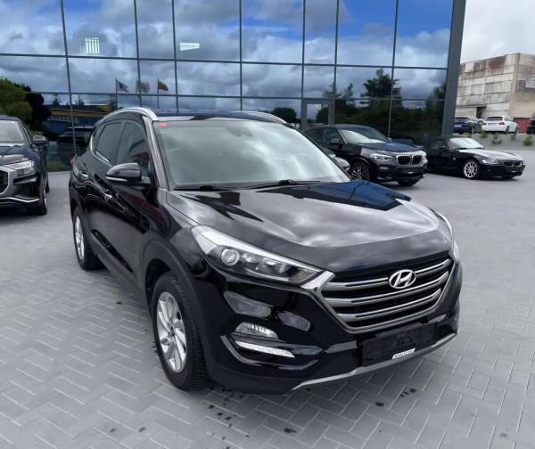 Black Hyundai Tucson 2016 in Telschi, with an engine capacity of 1.70 L and mileage of 203 thousand km for 9790 €, photo 2 on AUTOMOTO.COM.LV