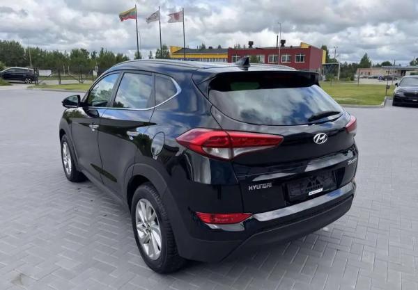Black Hyundai Tucson 2016 in Telschi, with an engine capacity of 1.70 L and mileage of 203 thousand km for 9790 €, photo 7 on AUTOMOTO.COM.LV