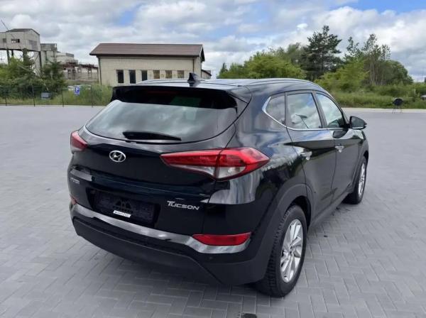 Black Hyundai Tucson 2016 in Telschi, with an engine capacity of 1.70 L and mileage of 203 thousand km for 9790 €, photo 9 on AUTOMOTO.COM.LV