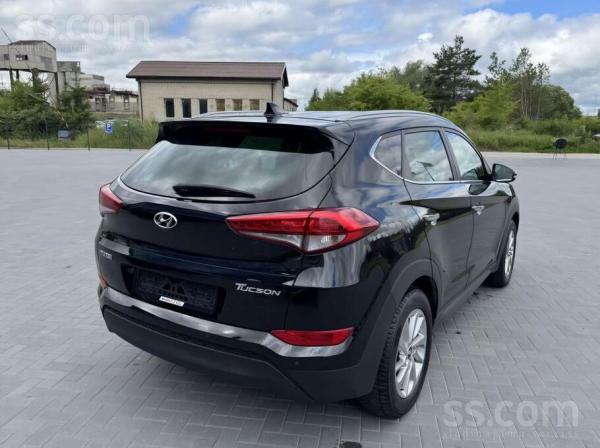 Black Hyundai Tucson 2016 in Telschi, with an engine capacity of 1.70 L and mileage of 203 thousand km for 9890 €, photo 9 on AUTOMOTO.COM.LV