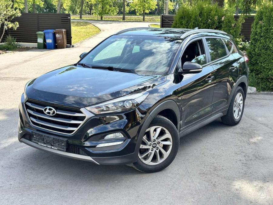 Black Hyundai Tucson 2016 in Marijampole, with an engine capacity of 1.59 L and mileage of 171 thousand km for 9900 €, photo 1 on AUTOMOTO.COM.LV