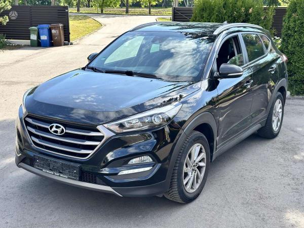 Black Hyundai Tucson 2016 in Marijampole, with an engine capacity of 1.59 L and mileage of 171 thousand km for 9900 €, photo 2 on AUTOMOTO.COM.LV