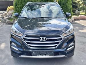 Black Hyundai Tucson 2016 in Marijampole, with an engine capacity of 1.59 L and mileage of 171 thousand km for 9900 €, photo 4 on AUTOMOTO.COM.LV