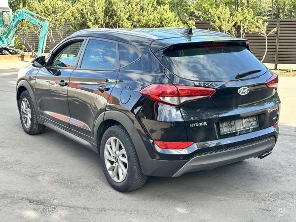 Black Hyundai Tucson 2016 in Marijampole, with an engine capacity of 1.59 L and mileage of 171 thousand km for 9900 €, photo 6 on AUTOMOTO.COM.LV