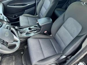 Black Hyundai Tucson 2016 in Marijampole, with an engine capacity of 1.59 L and mileage of 171 thousand km for 9900 €, photo 10 on AUTOMOTO.COM.LV