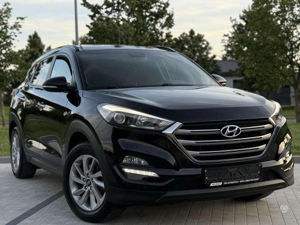 Black Hyundai Tucson 2016 in Siauliai, with an engine capacity of 1.69 L and mileage of 224 thousand km for 13950 €, photo 1 on AUTOMOTO.COM.LV