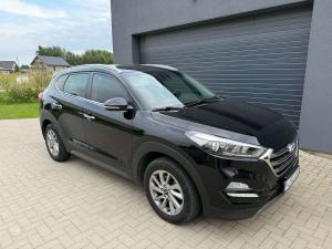 Black Hyundai Tucson 2016 in Utena, with an engine capacity of 1.69 L and mileage of 196 thousand km for 8400 €, photo 3 on AUTOMOTO.COM.LV